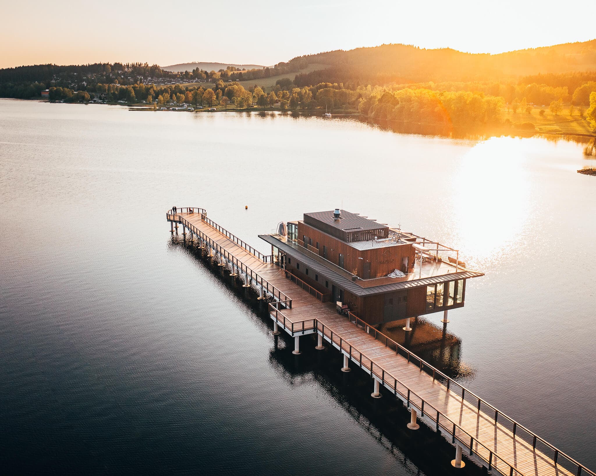 MOLO Restaurant – zážitková restaurace nad jezerem Lipno