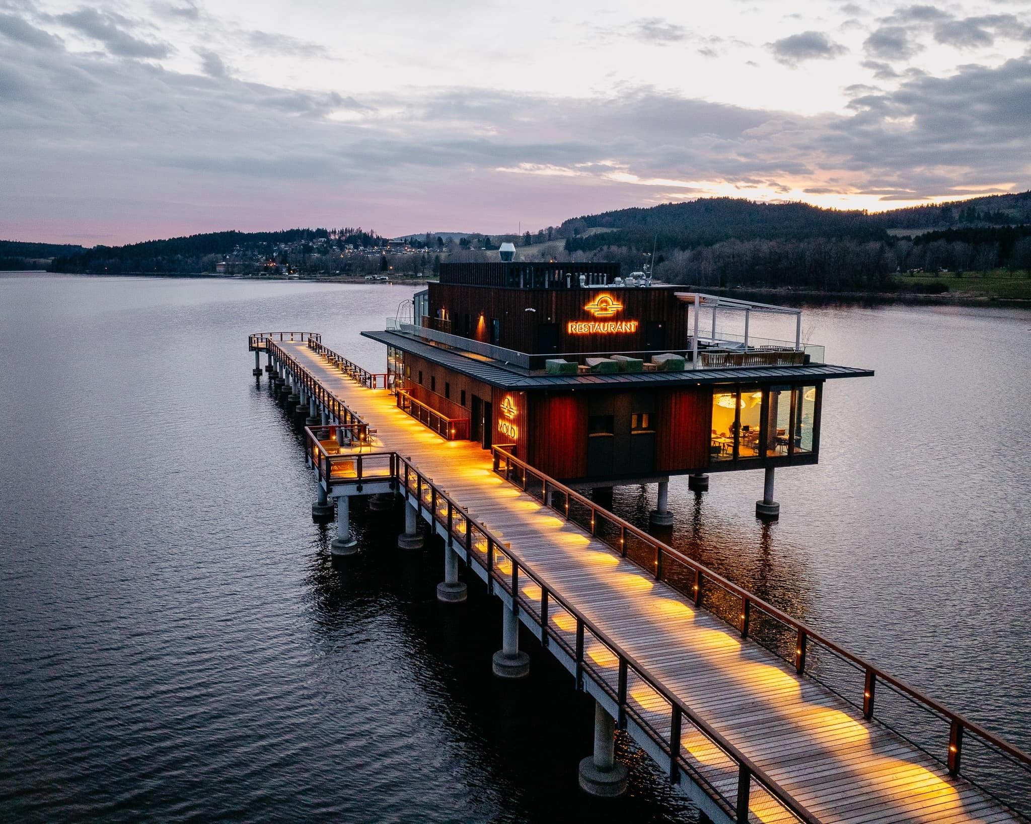 MOLO Restaurant – zážitková restaurace nad jezerem Lipno